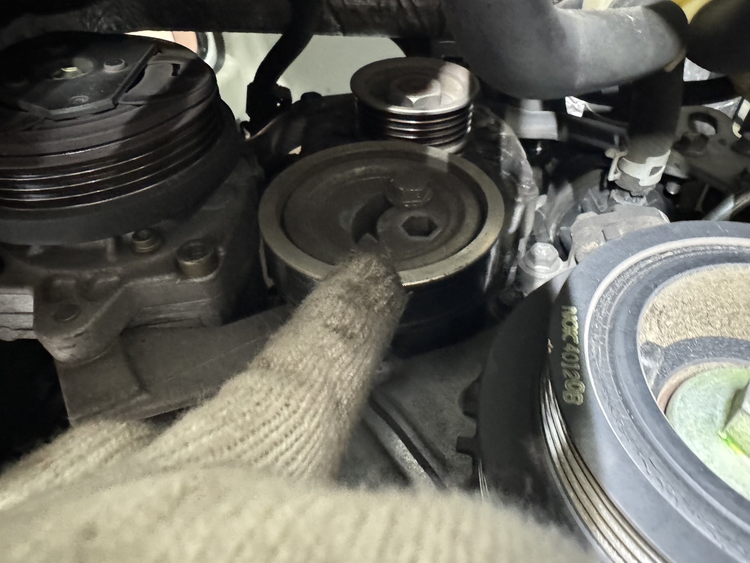 スズキ エブリイ DA64V K6A 車検 エンジン補機ベルト交換 - 軽バンの事なら 株式会社RIPEYA(リペヤ)